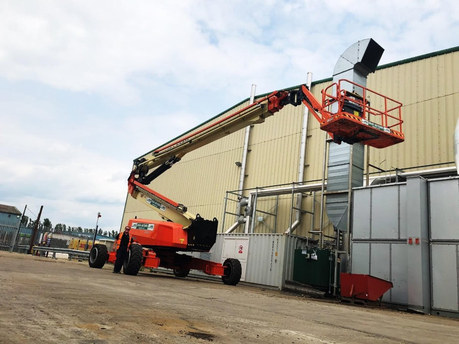 Super boom hire delivers big lift for factory roof repair - JMS Powered ...