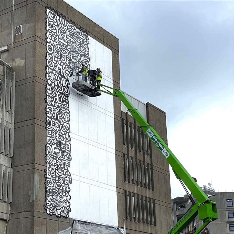 Mr Doodle gets a lift from JMS - JMS Powered Access